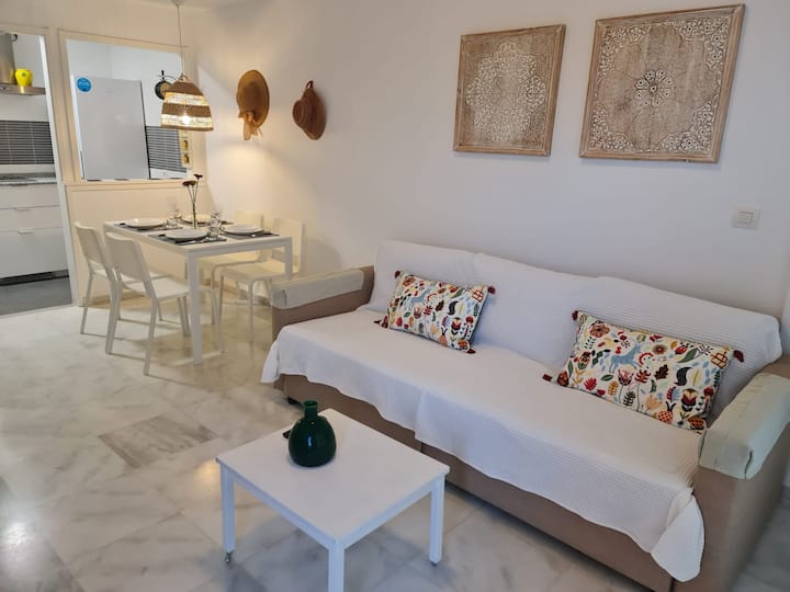 Luz Y Mar En Rota By Ramírez - Rota