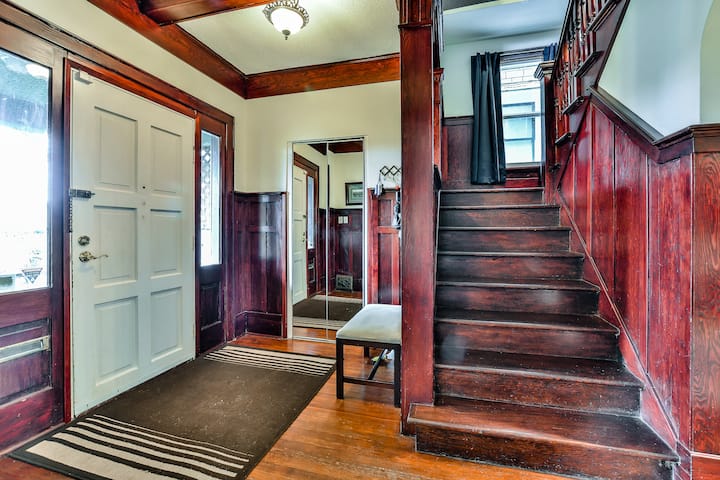 Large Character Home Steps From Commercial Drive - North Vancouver