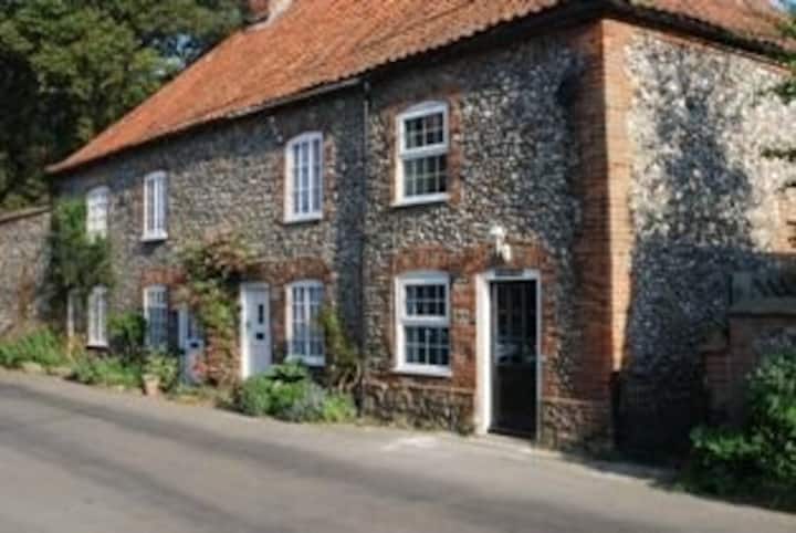 Sea Lavender Cottage -  Lovely Village, Near Beach - Burnham Market