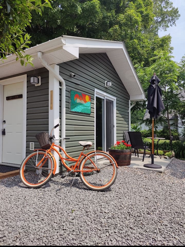 "On The Syde"  - Guest House - Prince Edward