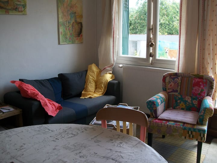 Chambre Jaune Dans Maison D'artiste - Nouan-le-Fuzelier