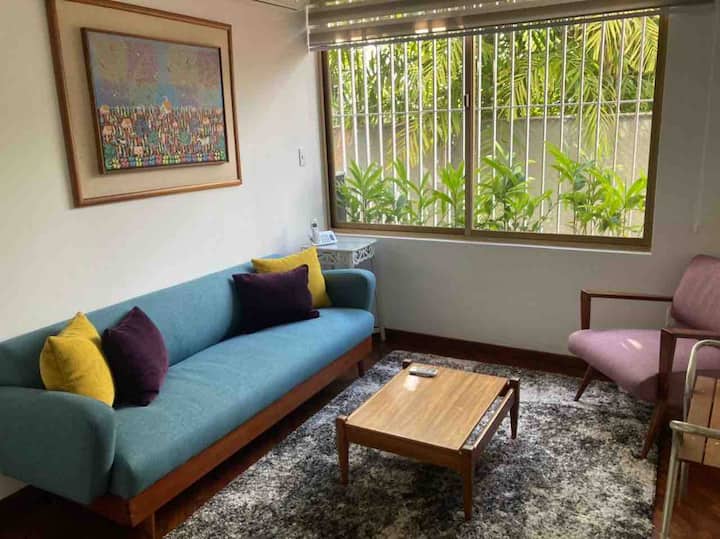Lovely And Roomy 4-bedroom Condo With Free Parking - Caracas