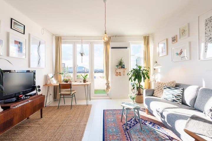 Boho Studio With City And Mountain Views - Budapest