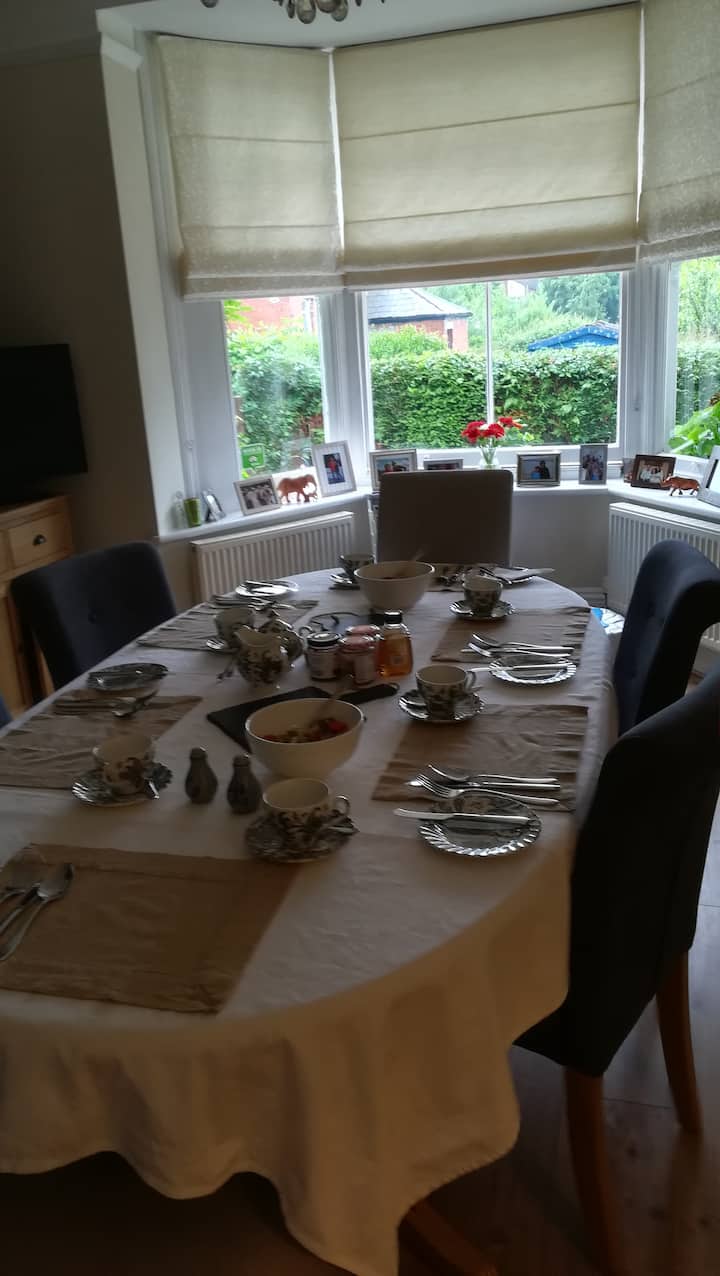 Guest Double Bedroom - Hay-on-Wye