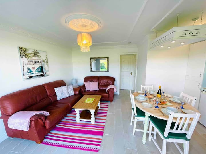 Island Breeze 
Holiday Bungalow Colwell Bay - Milford on Sea