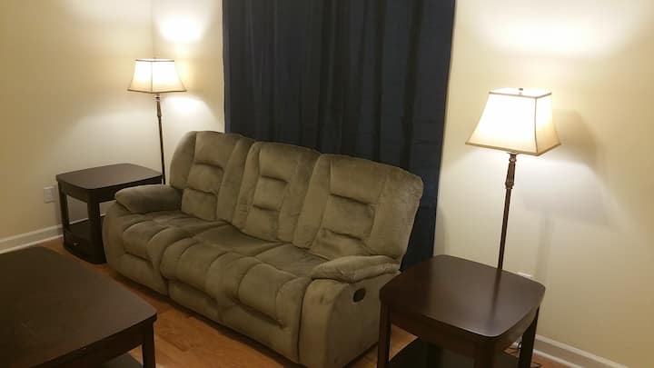 King Bed With Ensuite Bathroom - Room 1 - Charleston, SC