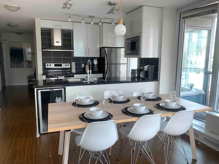2 Bedroom, 2 Bath,  Apartment Downtown Vancouver. - Vancouver