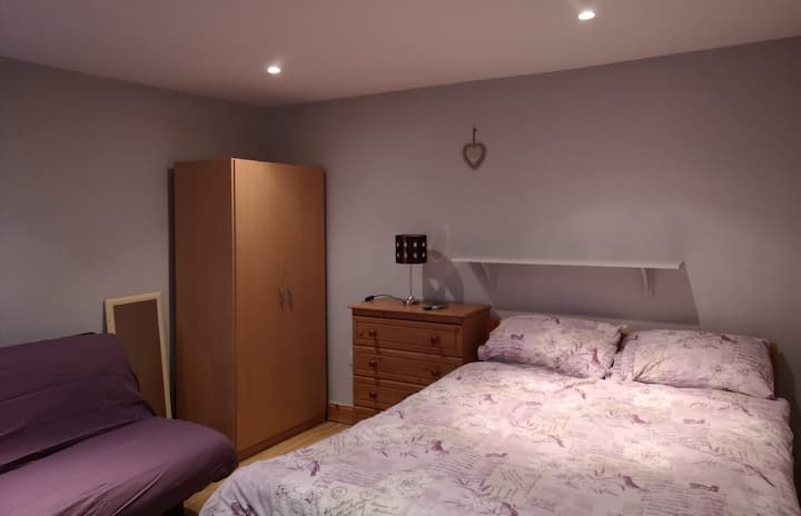 Room & Ensuite In Quiet Home In Glaslough Village - Monaghan