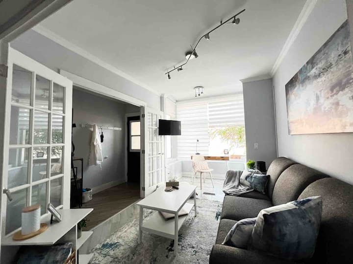 Hidden Gem In Toronto | Private House + Parking - Toronto