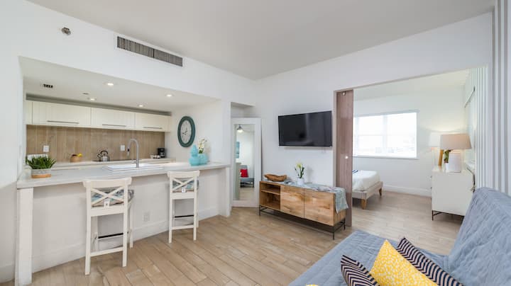 Lovely 2 Br Apt On Ocean Drive - South Beach, FL