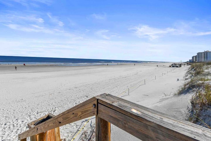 Beauty & The Beach - Walking To Entertainment - Atlantic Beach, FL