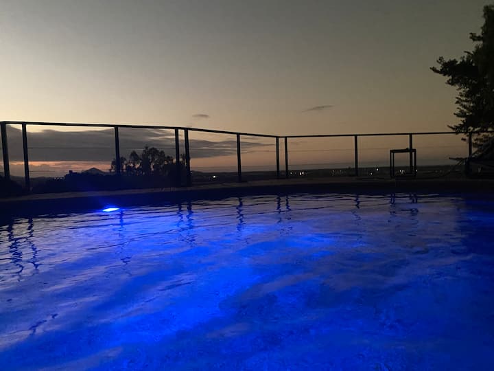 Stylish Apartment With Resort Pool In Cairns - Cairns