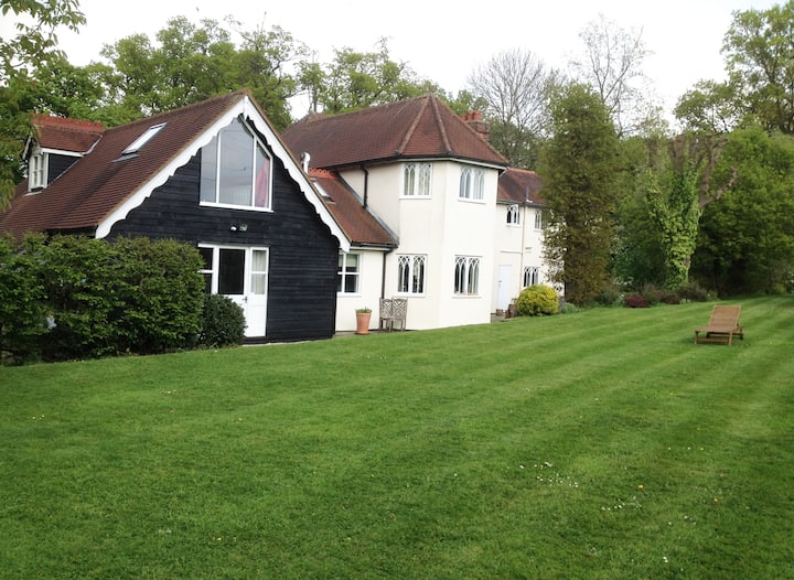 Lovely Country Home, Near London - 17 Mins  Train - University of Hertfordshire