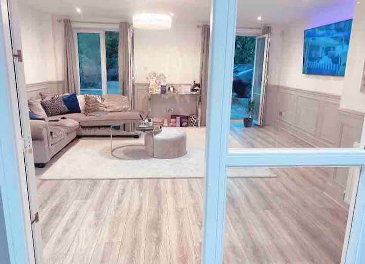 5 Min Walk To City Centre, Our 4 Bed Luxury Home - Edimburgo