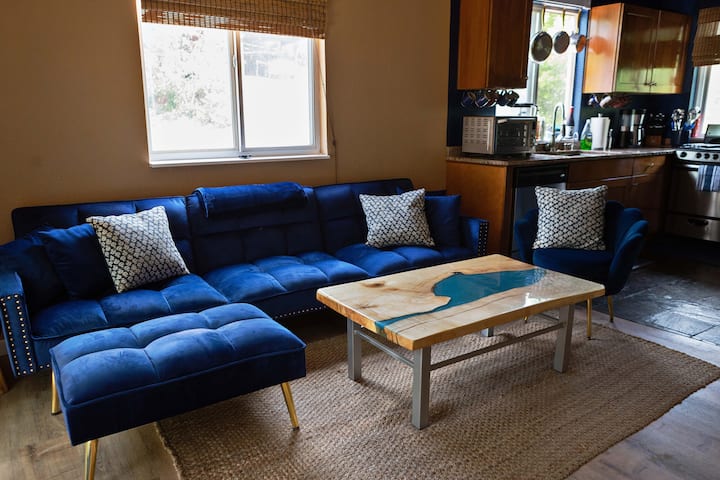 Bippy's Bed & Breakfast - Manitou Cliff Dwellings