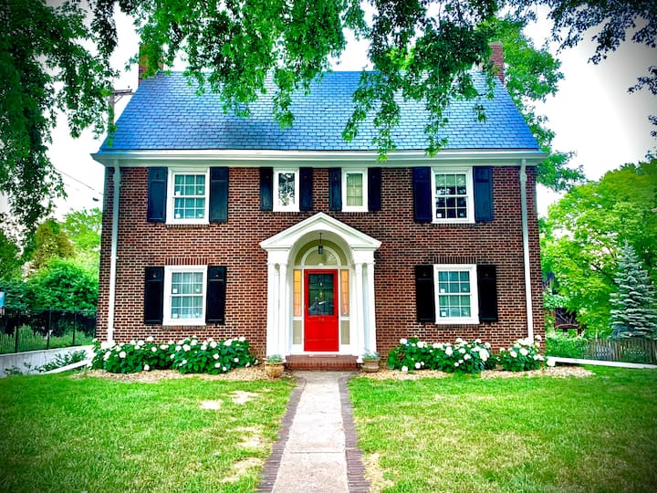 The Colonial At Blackstone National Historic Home - Omaha, NE