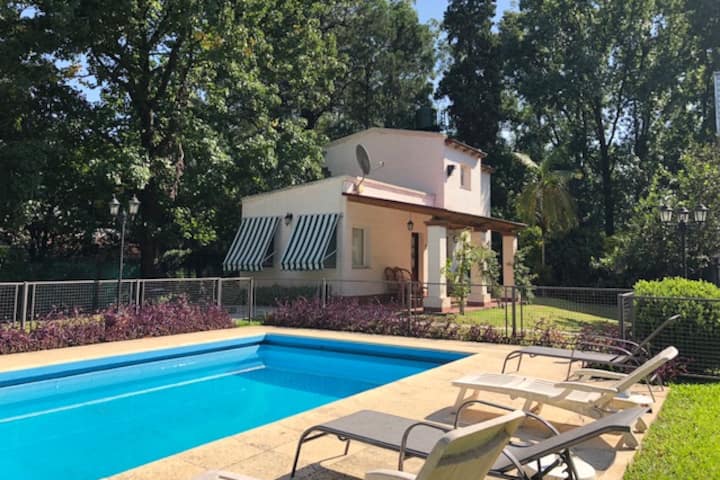 Casa En Yerba Buena. Pileta Y Asador A Compartir - Tafí Viejo