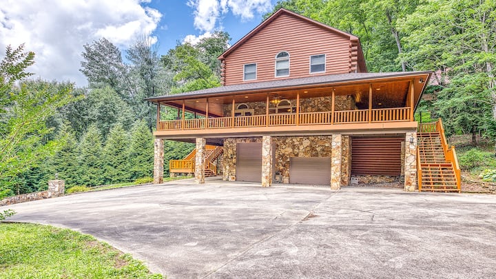 44 Gathering Place (Hot Tub) 44 Golf View Rd: 6 Br, 4.5 Ba Cabin / Bungalow In Maggie Valley, Sleeps 14 - Waynesville, NC