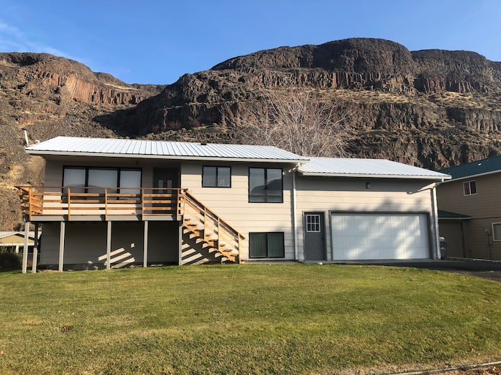 Home Sleeps 10. 
Just Minutes To Gorge Concerts. - Ginkgo Petrified Forest State Park, Vantage