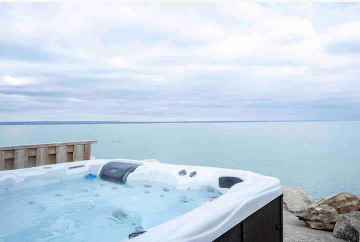 The Lake House: Spectacular Views Of Lake Ontario - Hamilton