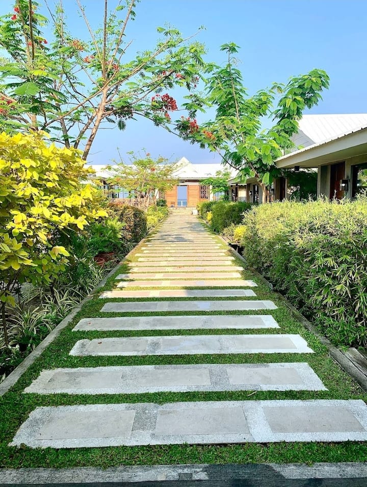 6br Zambales Stay | Beachfront, Pool & Wifi - Philippines