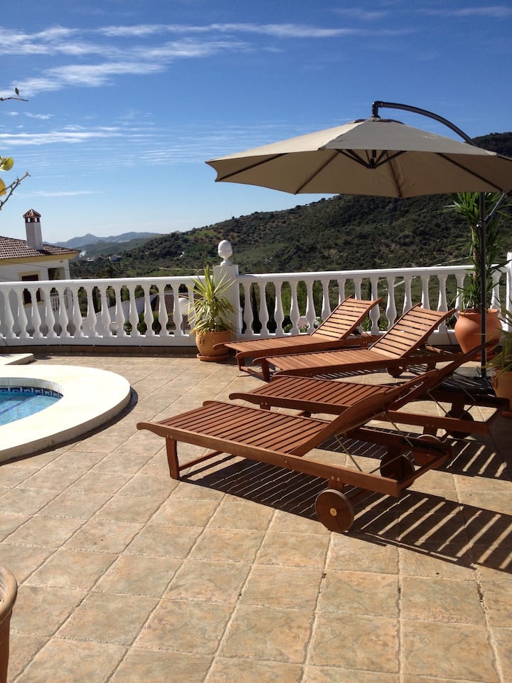 Stunning Five Star Villa With Private Pool - Colmenar