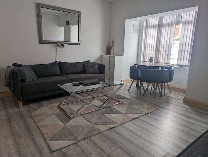 Newly Renovated Modern Apartment - George Best Belfast City Airport (BHD)