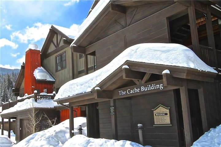 Spacious 1st Flr-ski School/rentals, Lift, Hot Tub - Copper Mountain, CO