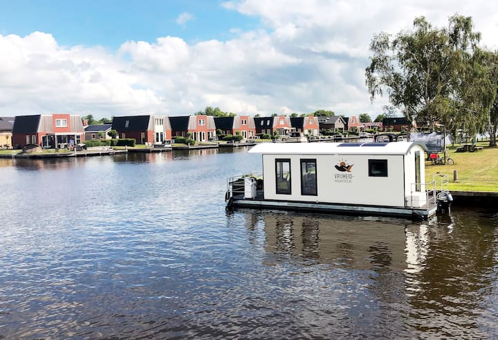 Floating Tiny House - Netherlands