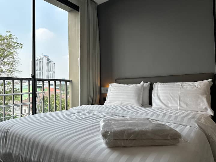 Studio W/ Washer Wifi Near Bangkok Hostpital - Bangkok