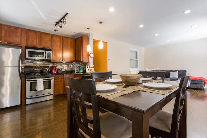 Magnificent Place & Tons Of Space | 3 Bedrooms - Skokie, IL