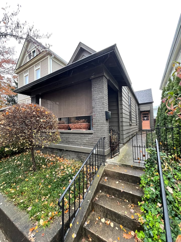 Fall Getaway Firepit In Cozy Courtyard - New Albany, IN