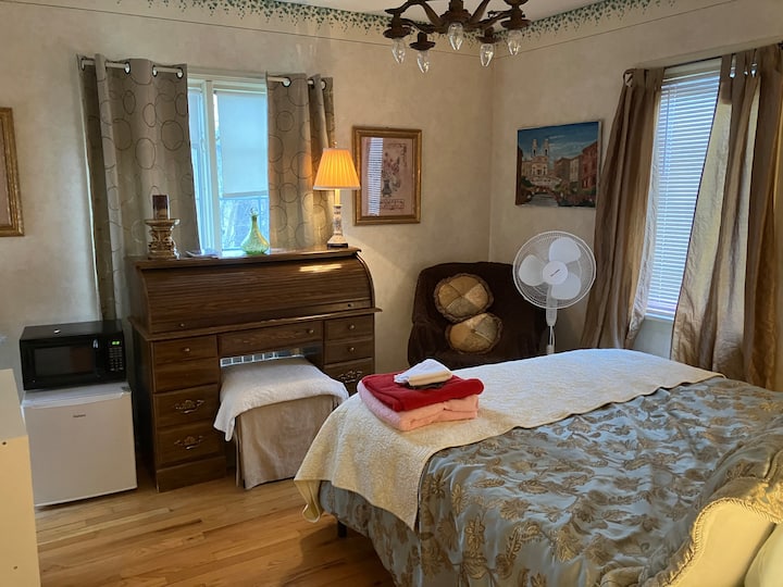 Venetian Room At Central Olde World Charm - Youngstown, OH
