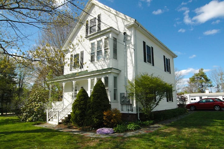 Private Apartment In The Heart Of Freeport - Freeport, ME