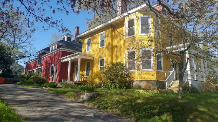 Creative Comfort. Coziness Refined. Artist's Home. - Cumberland, ME