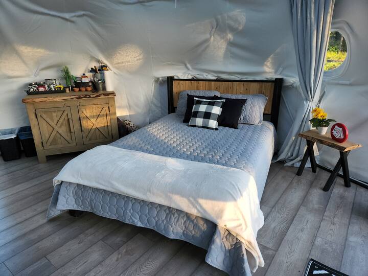 Loggers Loft An "Off Grid" 1 Bedroom, 2 Beds - Deer Lake