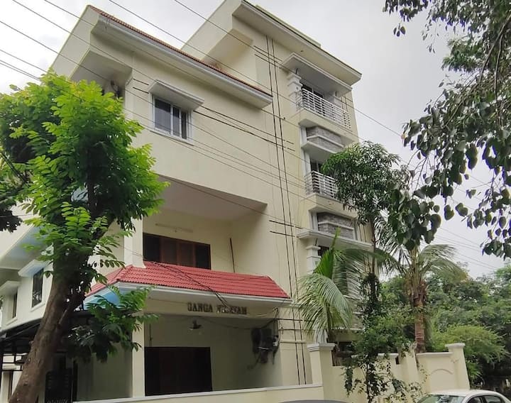 King Bed Ac Suite With Separate Living And Kitchen - Hyderabad