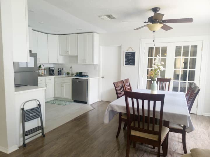 Gulf To Bay Hideaway - St. Petersburg, FL