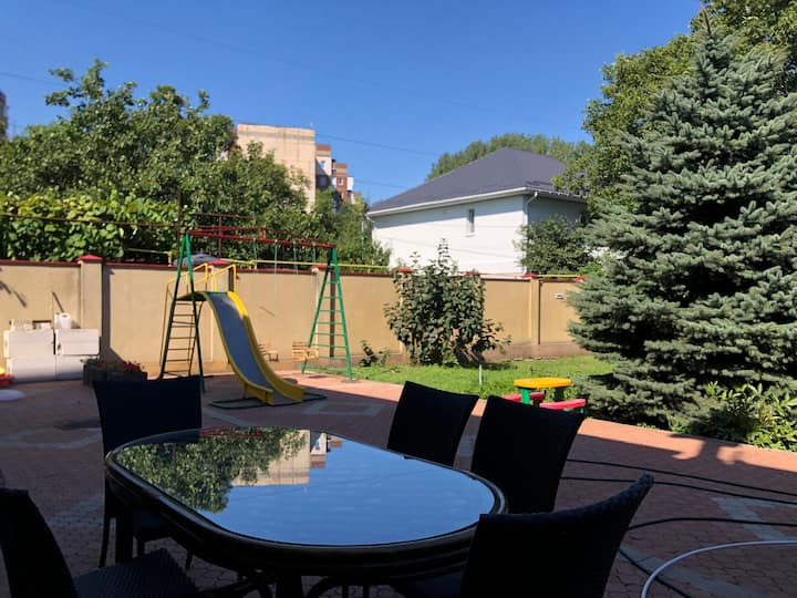 Уютный дом в отличной локации - Odesa