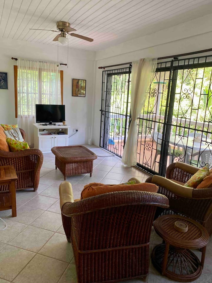 Lovely 2 Bedroom Corner Unit With Pool - Sainte-Lucie