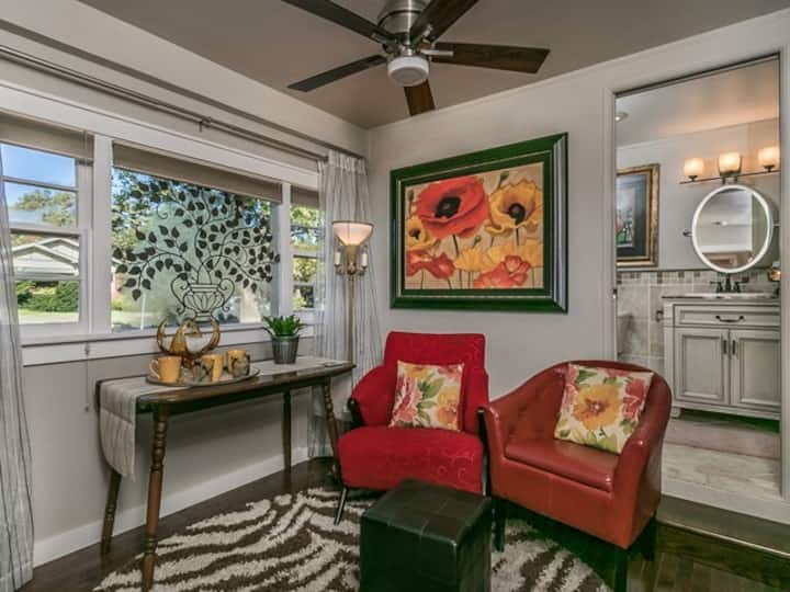 Guest Sitting Room! Private Bathroom! - United States