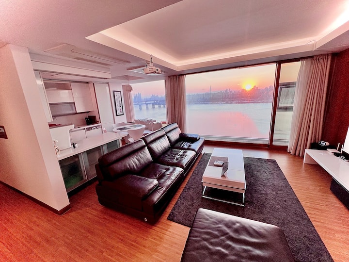 Luxurious Condo with Breathtaking River-City Views - Apartments for ...