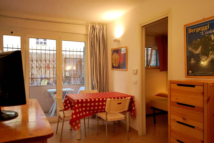 Pratico Bilocale In Zona Tranquilla - Bergeggi
