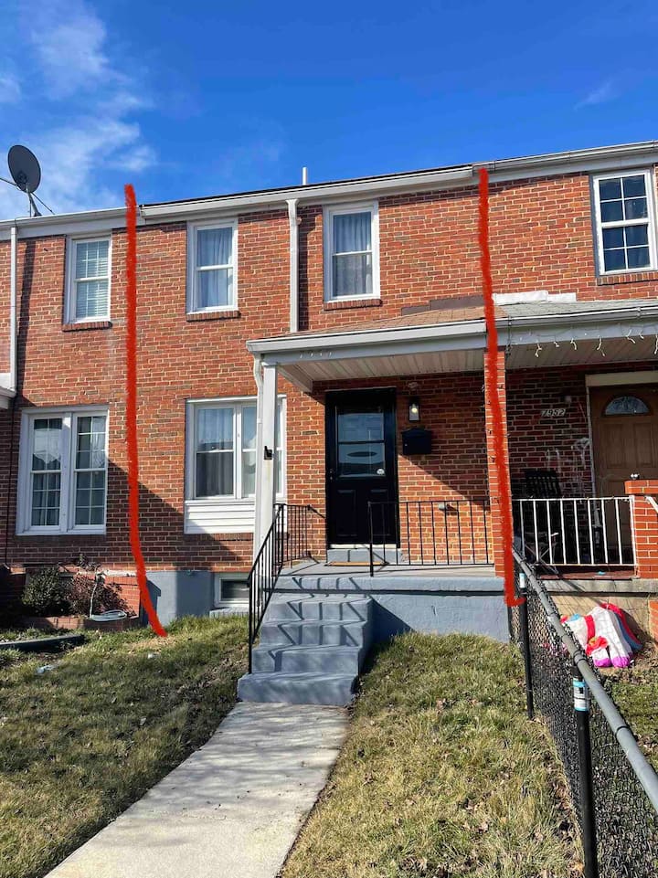 B’more Restful 3 Bedroom 2.5 Bath, Townhouse - Essex, MD