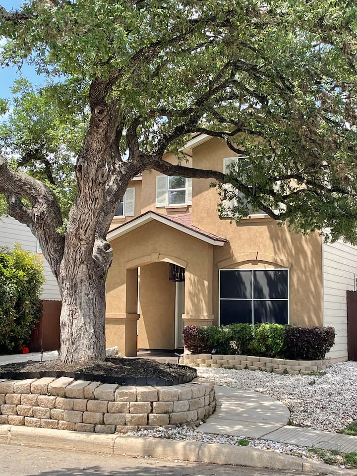 2 Minutes From Sixflags/la Cantera  Utsa/top Golf - San Antonio, TX