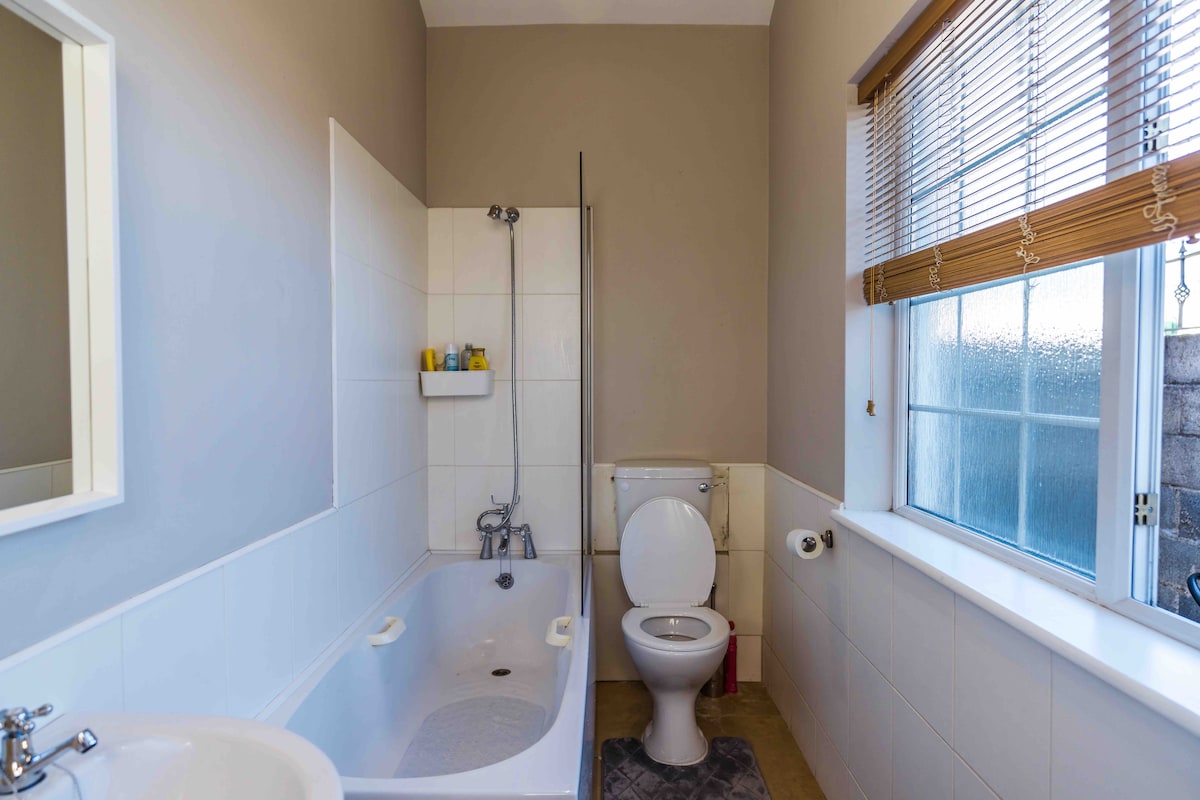 Dublin Airport Oasis by Sol Haven - Houses for Rent in Dublin, County ...