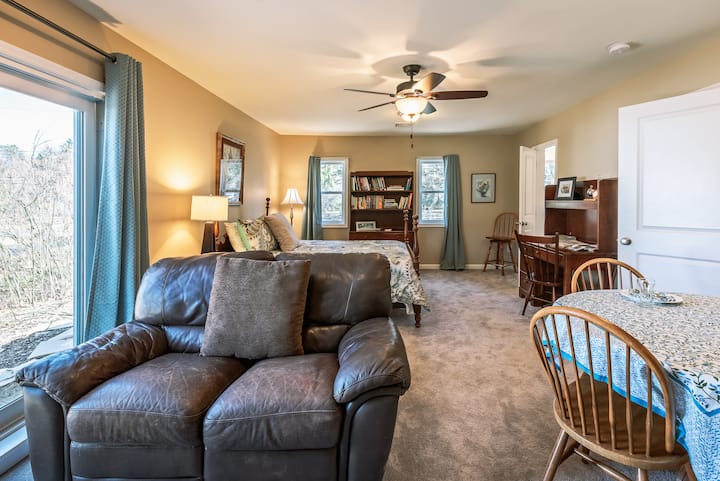 Covered Bridge Retreat Private Suite - Doylestown, PA