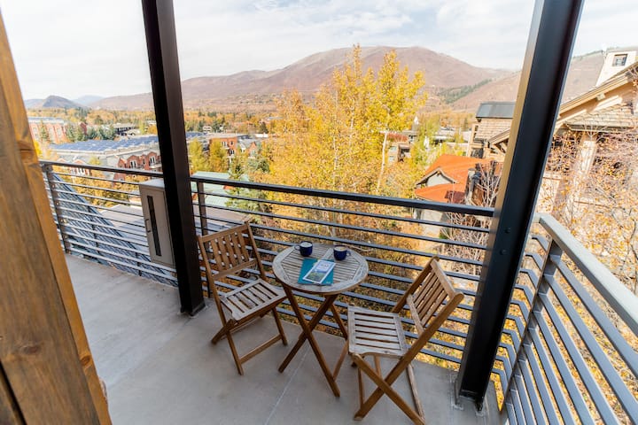 Top Floor On Aspen Mountain! Location & Views! - Aspen, CO