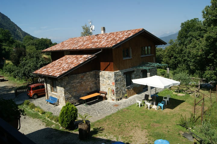 Trilo Agriturismo Tschang Wilma Con Piscina - Luino