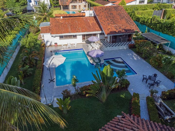 Venez Et Profitez De La Vie Dans Cette Jolie Finca - Melgar